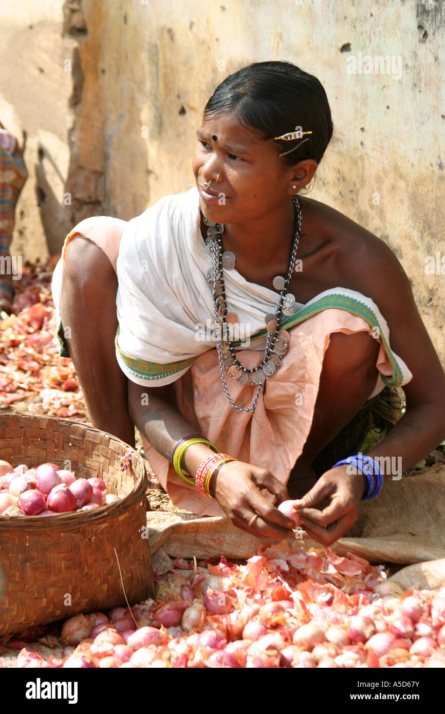 ONION SELLER AT A MORNING MARKET,INDIA Stock Photo - Alamy
