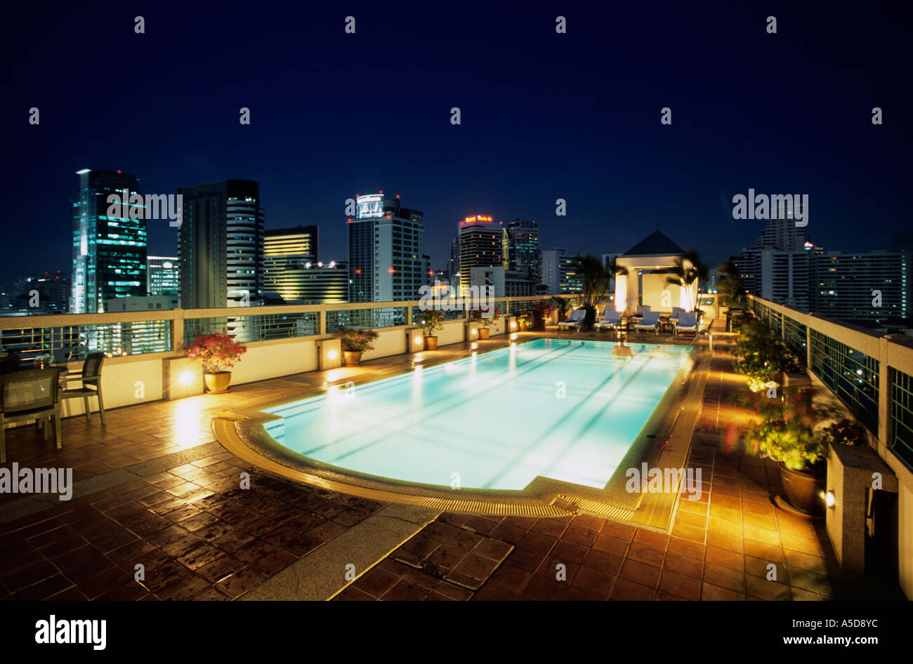 Rooftop pool, Hotel Chateaux de Bangkok, Thailand Stock Photo - Alamy