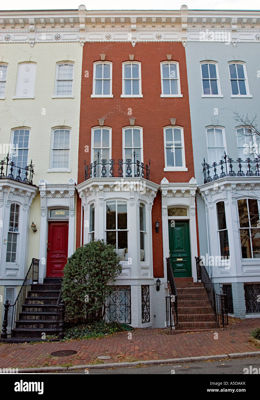 Rowhouse rowhouses hi-res stock photography and images - Alamy