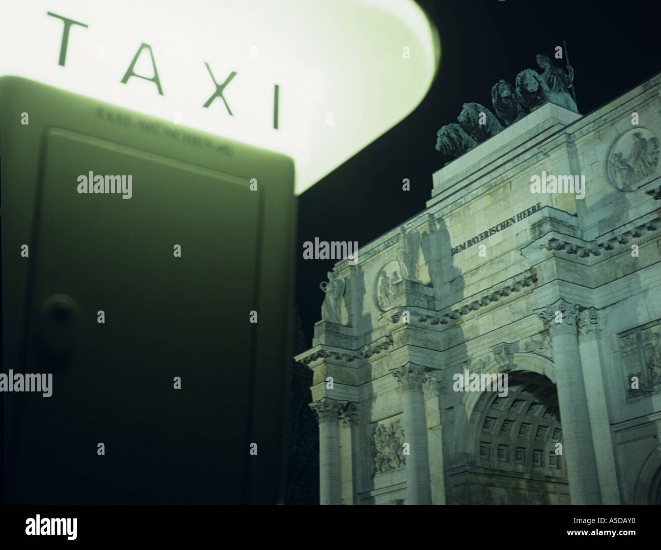 Siegestor and taxistop Stock Photo - Alamy