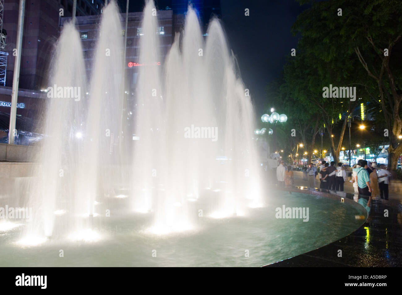 Ngee ann city building singapore hi-res stock photography and images ...