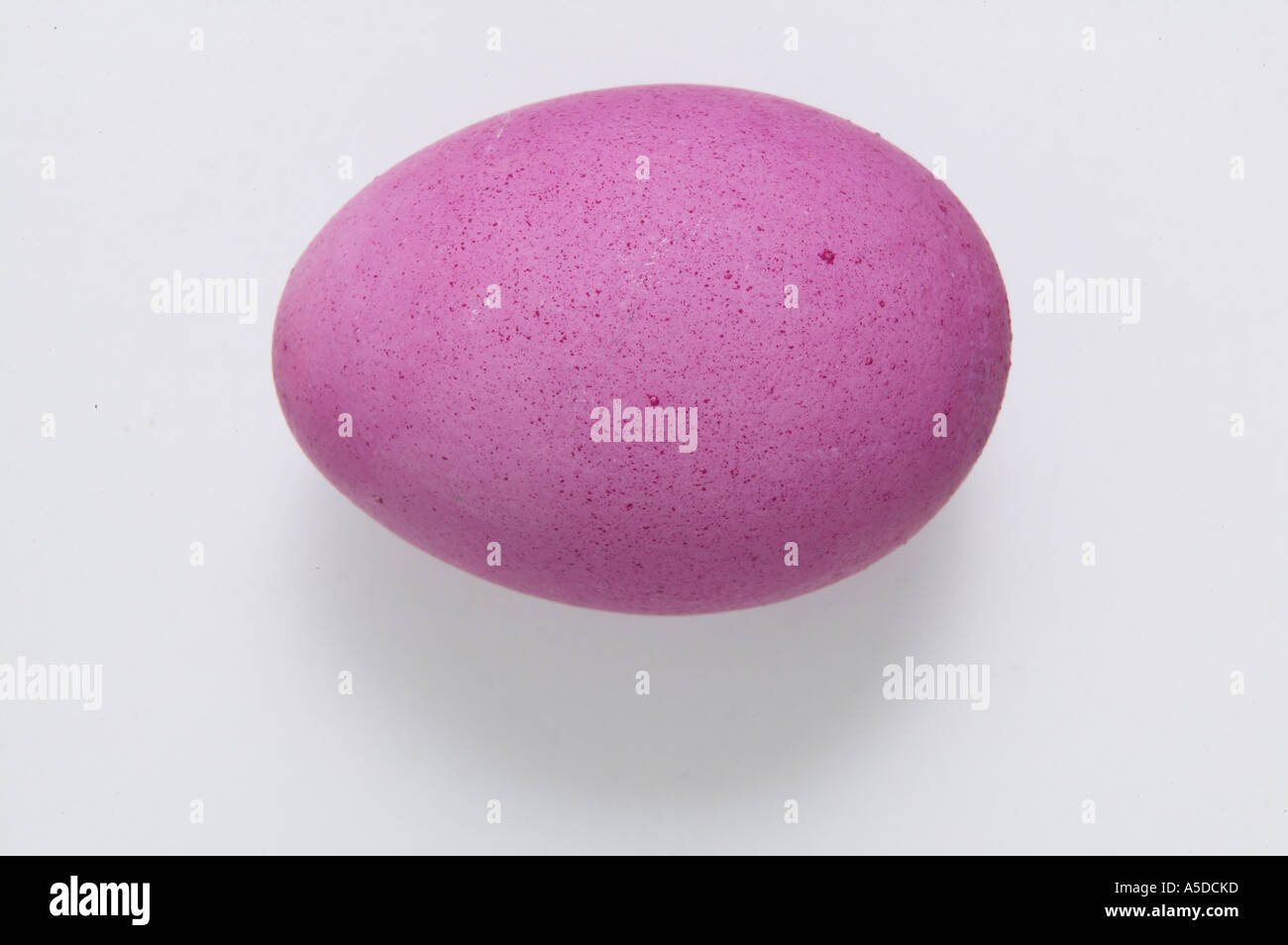 Violet easter egg Stock Photo - Alamy