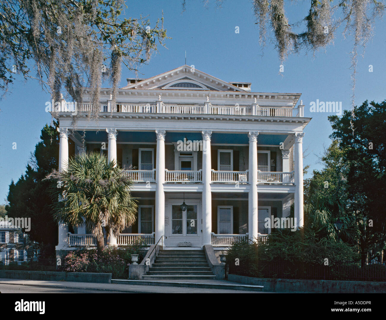 Antebellum home hi-res stock photography and images - Alamy