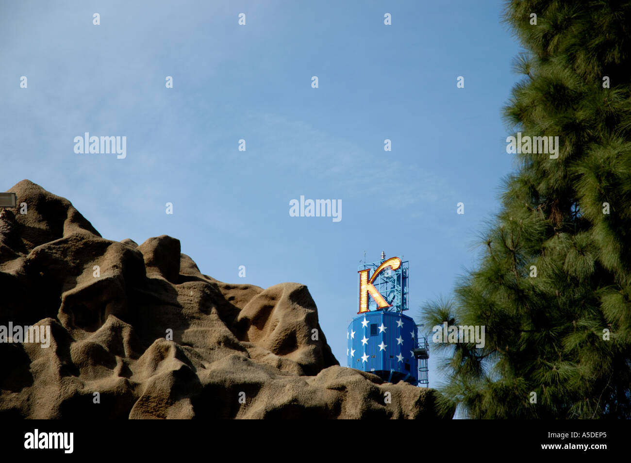 Knott's Berry Farm logo sign on top of tower. Knott's Berry Farm Theme ...