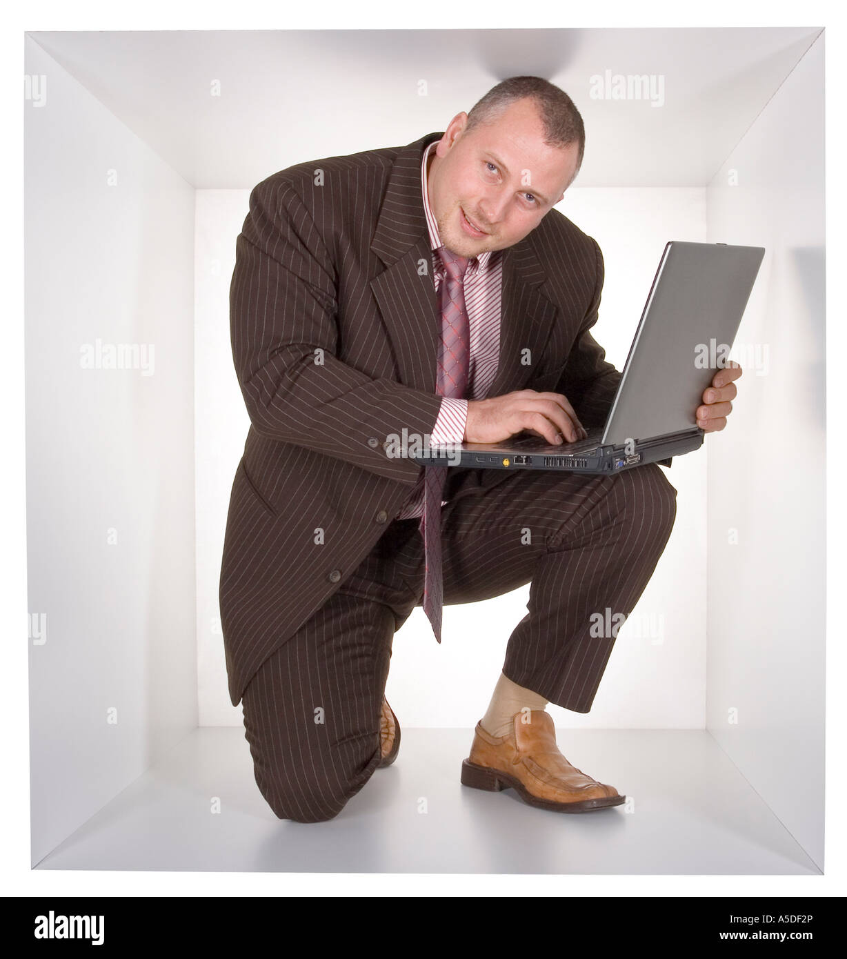 Cramped office workplace hi-res stock photography and images - Alamy