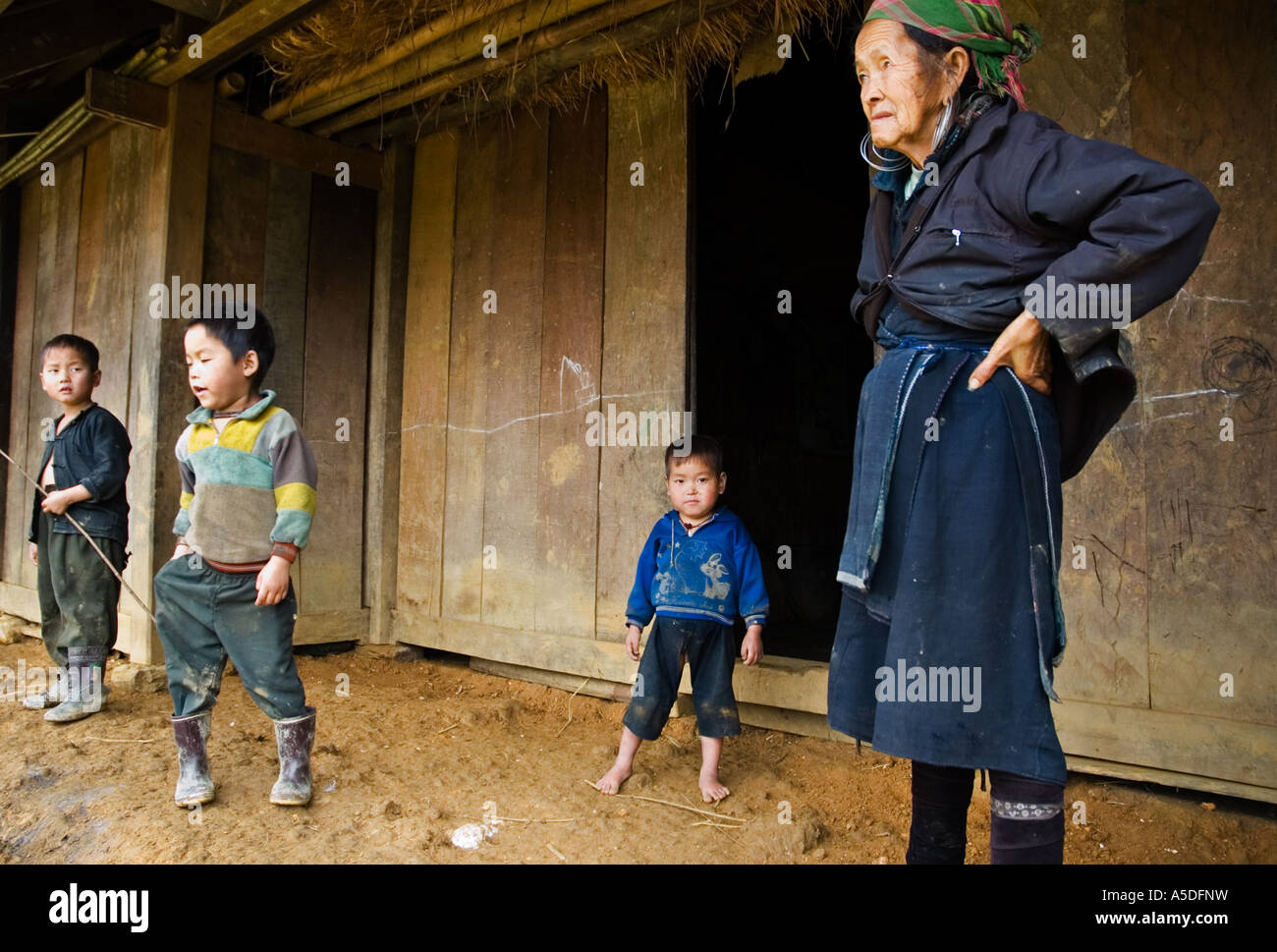A Vietnamese rural farming family in the hills of Sapa Vietnam Stock ...