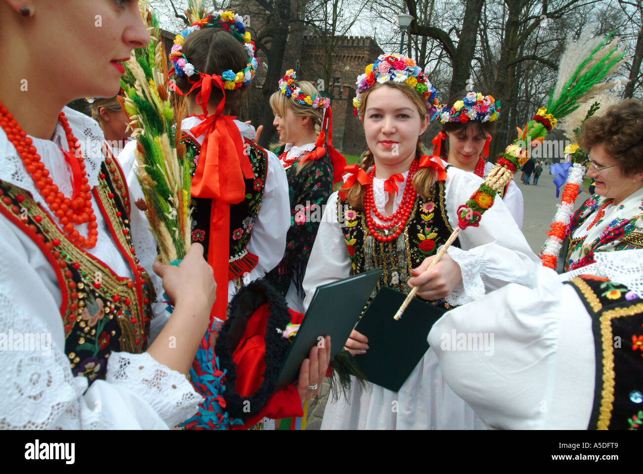 Krakow women in traditional dresses during feast Stock Photo - Alamy