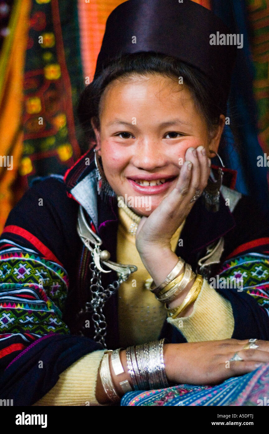 Black hmong hilltribe women market hi-res stock photography and images ...