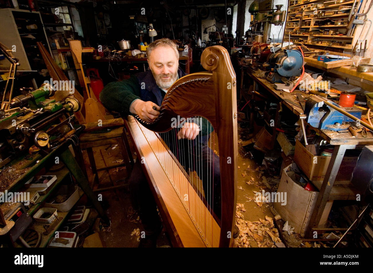 allan shiers harp maker Telynau Teifi Llandysul Ceredigion wales tuning ...
