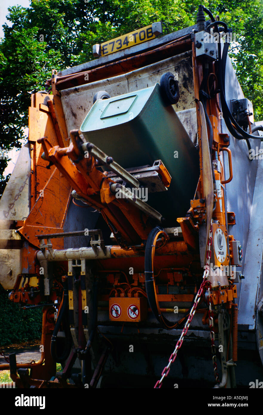 Dustcart hi-res stock photography and images - Alamy