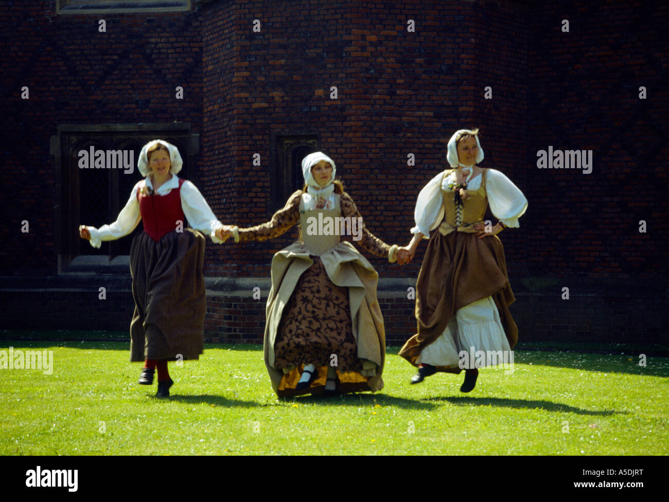 Elizabethan women hi-res stock photography and images - Alamy