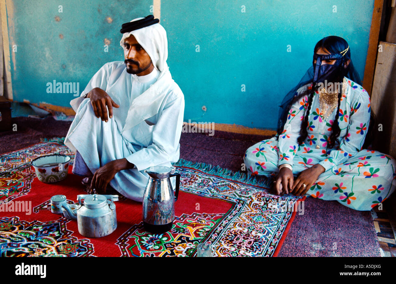 Emirati couple at home hi-res stock photography and images - Alamy