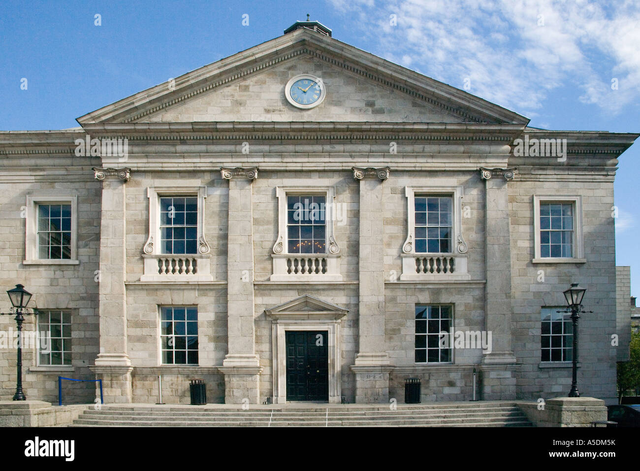 trinity college building dublin Stock Photo - Alamy