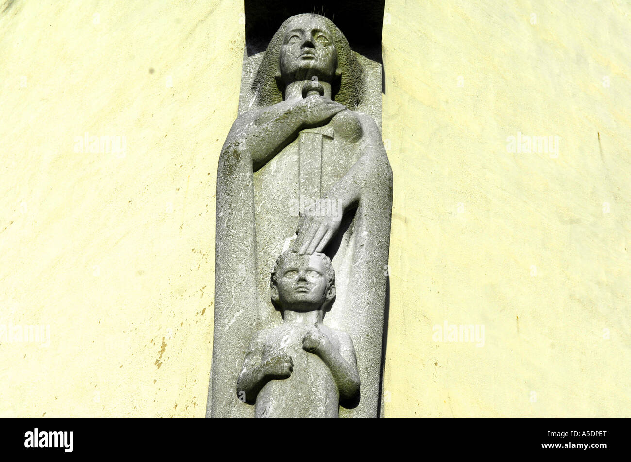 mother child statue stone modern Stock Photo - Alamy