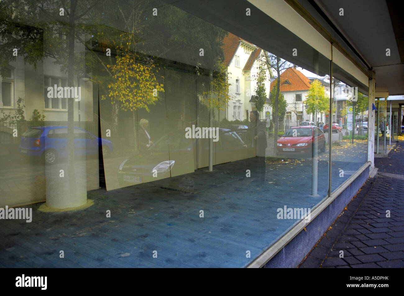 empty premises business closed shut high street store shop economy ...