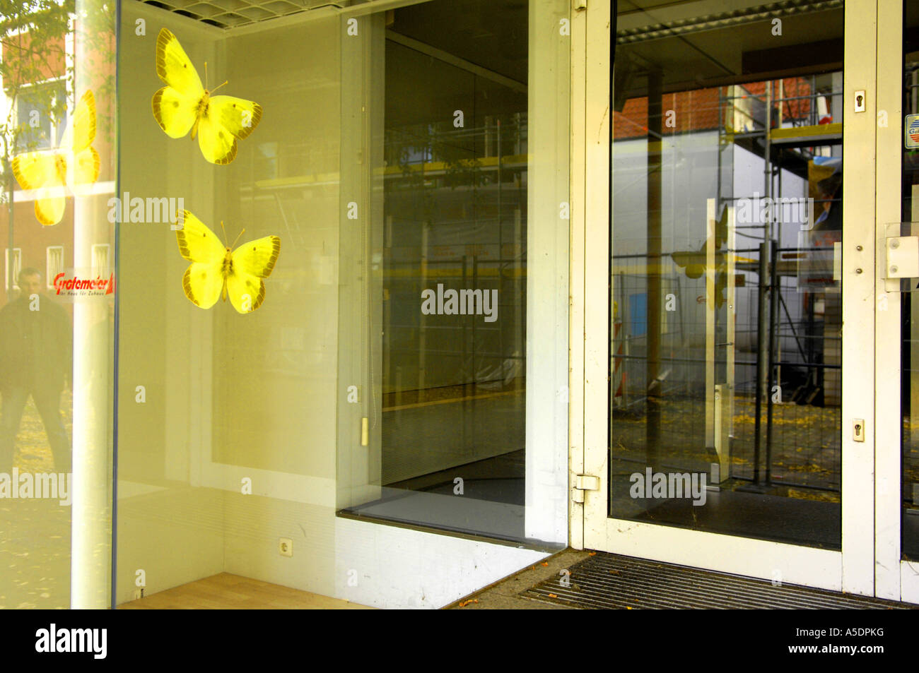 empty premises business closed shut high street store shop economy ...