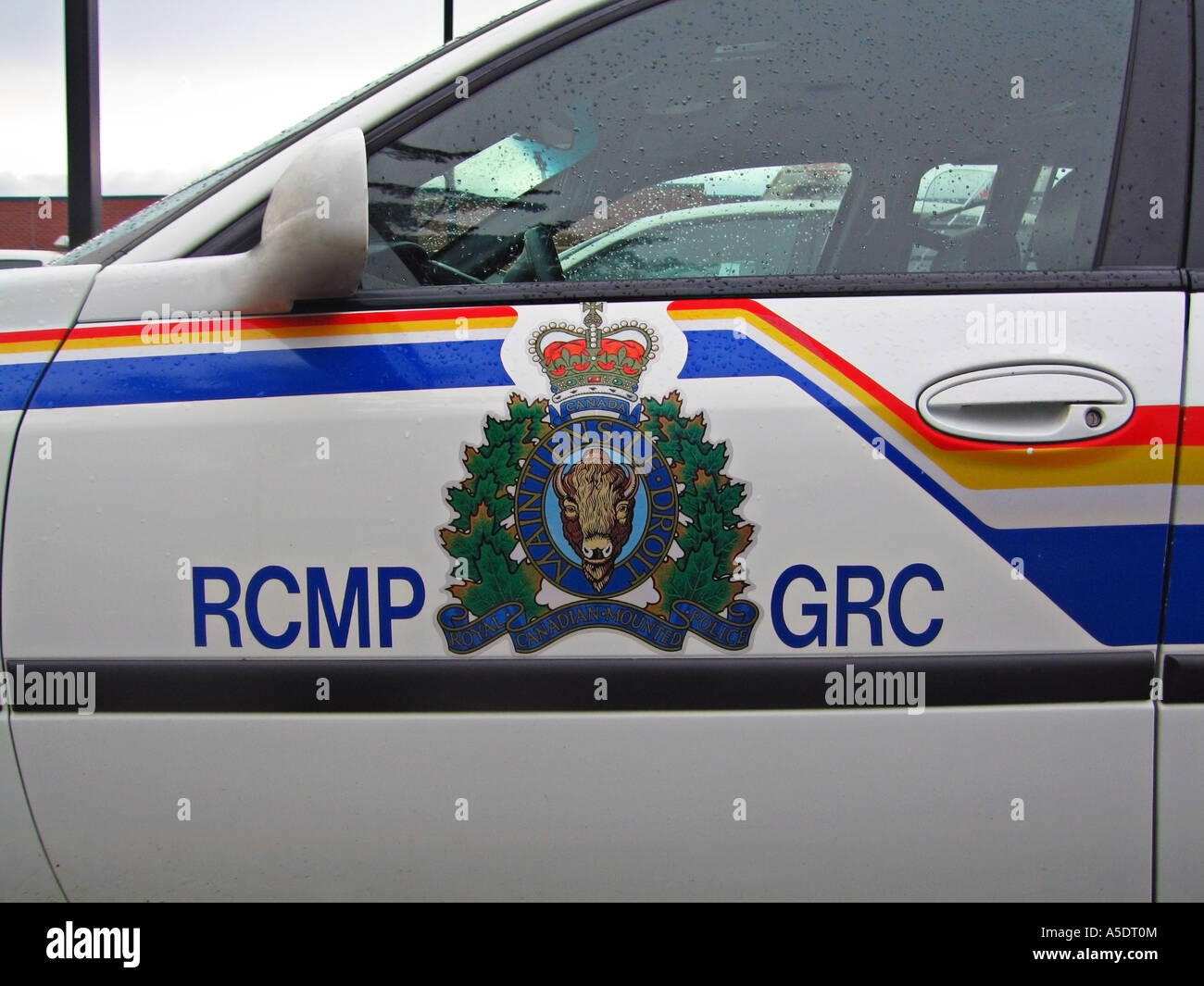 Royal canadian mounted police badge hi-res stock photography and images ...