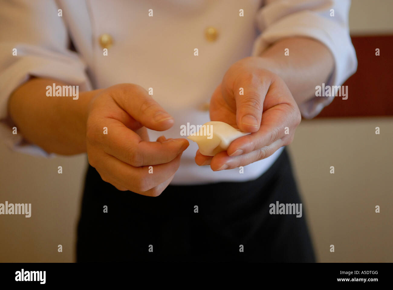 Hong kong restaurant hands hi-res stock photography and images - Alamy