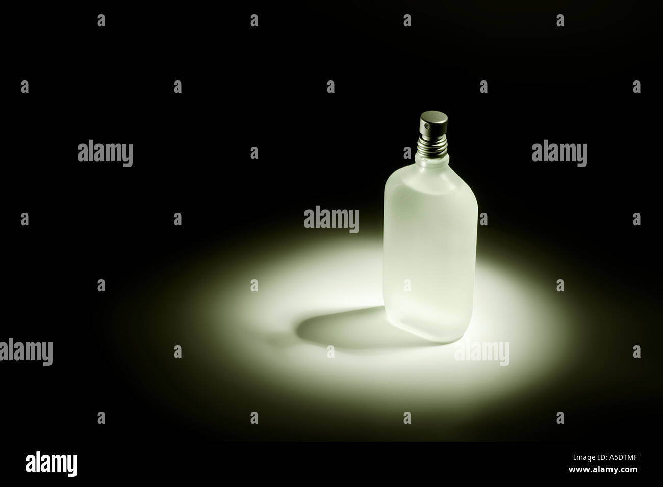 Givenchy perfume hi-res stock photography and images - Alamy