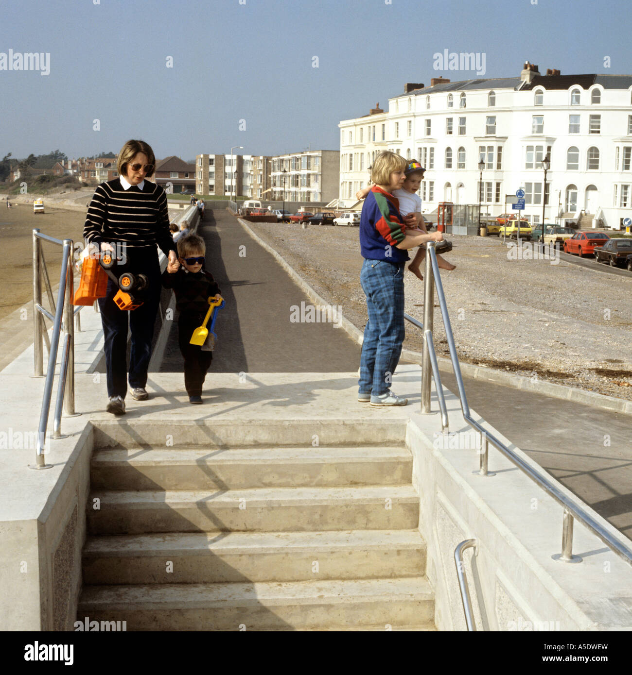 UK, England, Somerset Burnham on Sea holidaymakers on seafront Stock ...
