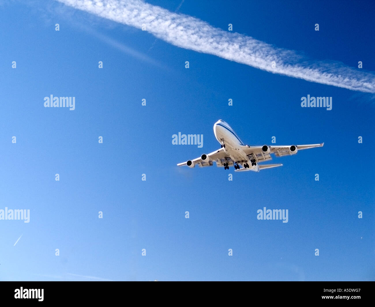 Boeing 747 landing flaps hi-res stock photography and images - Alamy