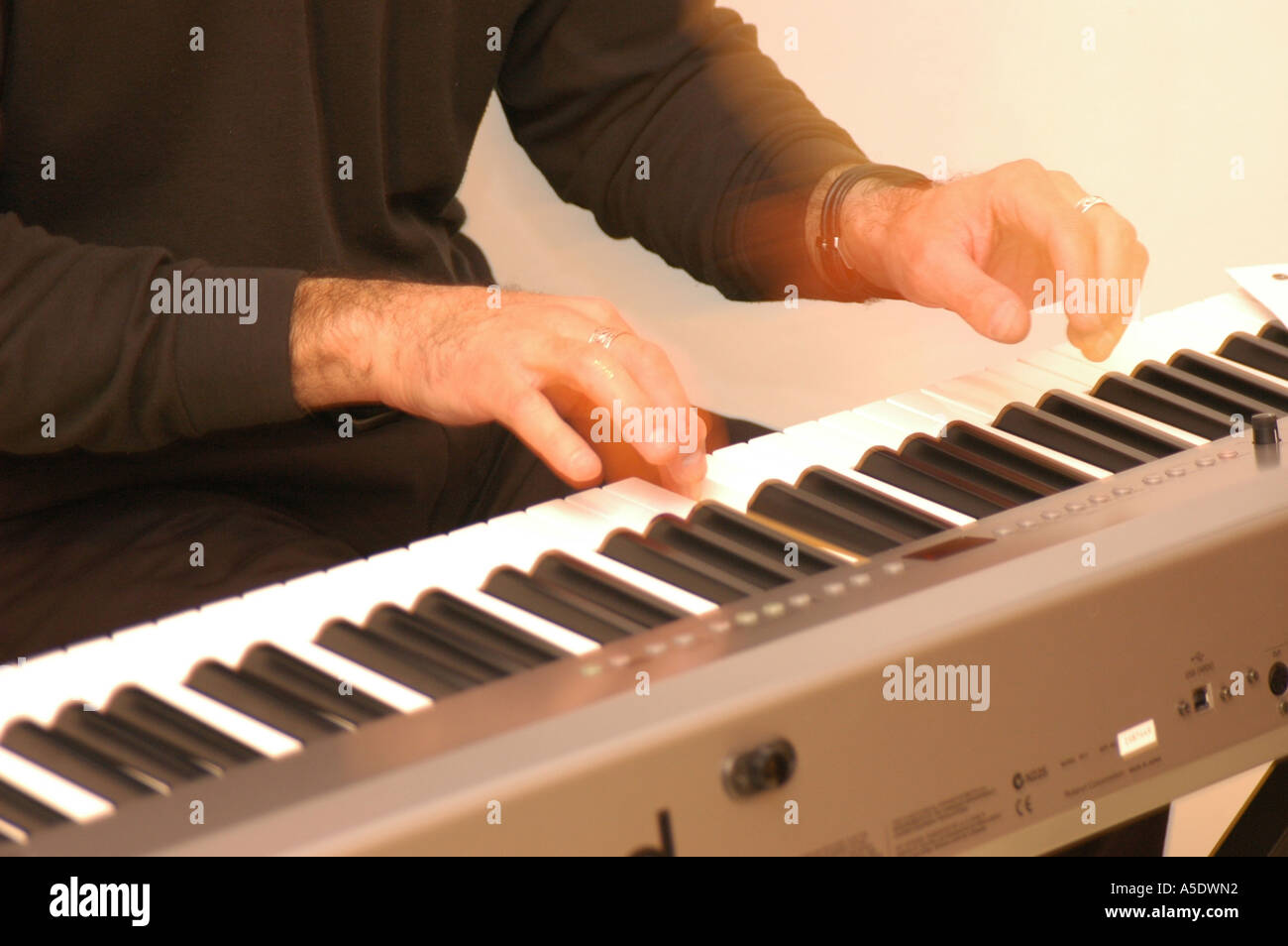 Hammond organ player hi-res stock photography and images - Alamy
