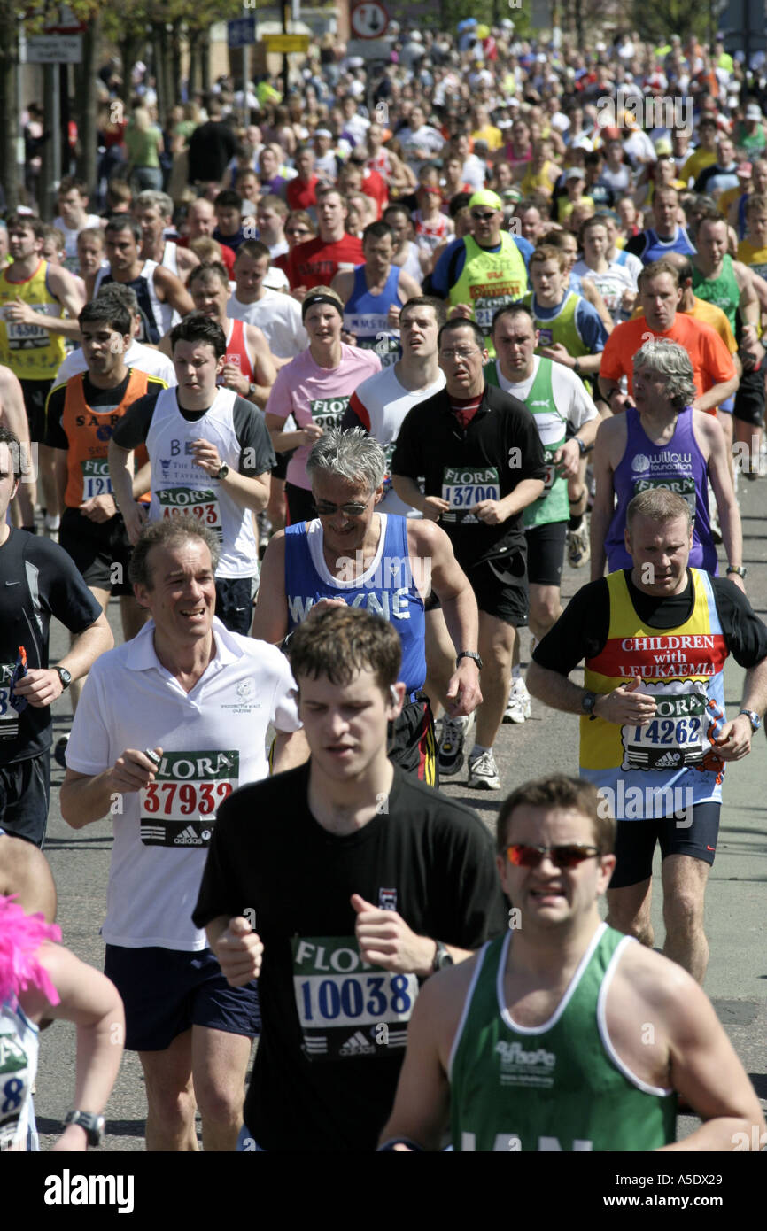 crowds at The Flora London Marathon Stock Photo - Alamy