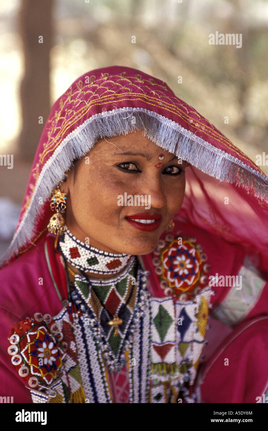 woman in traditional clothing, Udaipur, India Stock Photo - Alamy