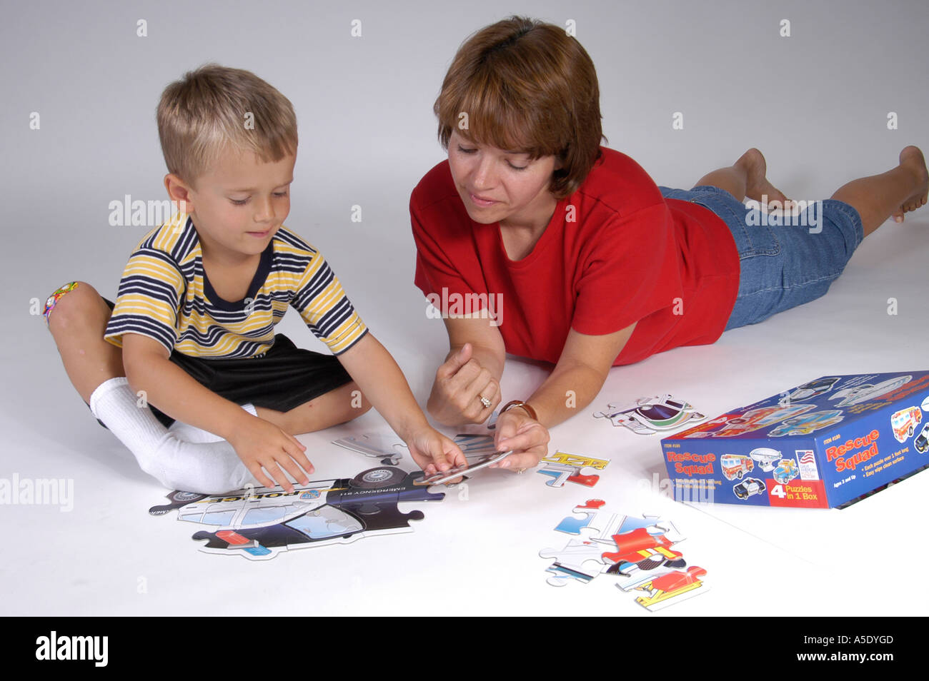 Adult Teaching Puzzle to 4 Year Old 4 Stock Photo - Alamy