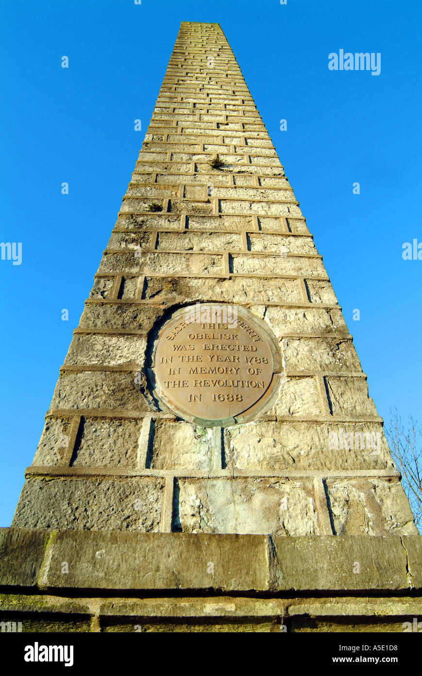 Castle howe monument kendal hi-res stock photography and images - Alamy
