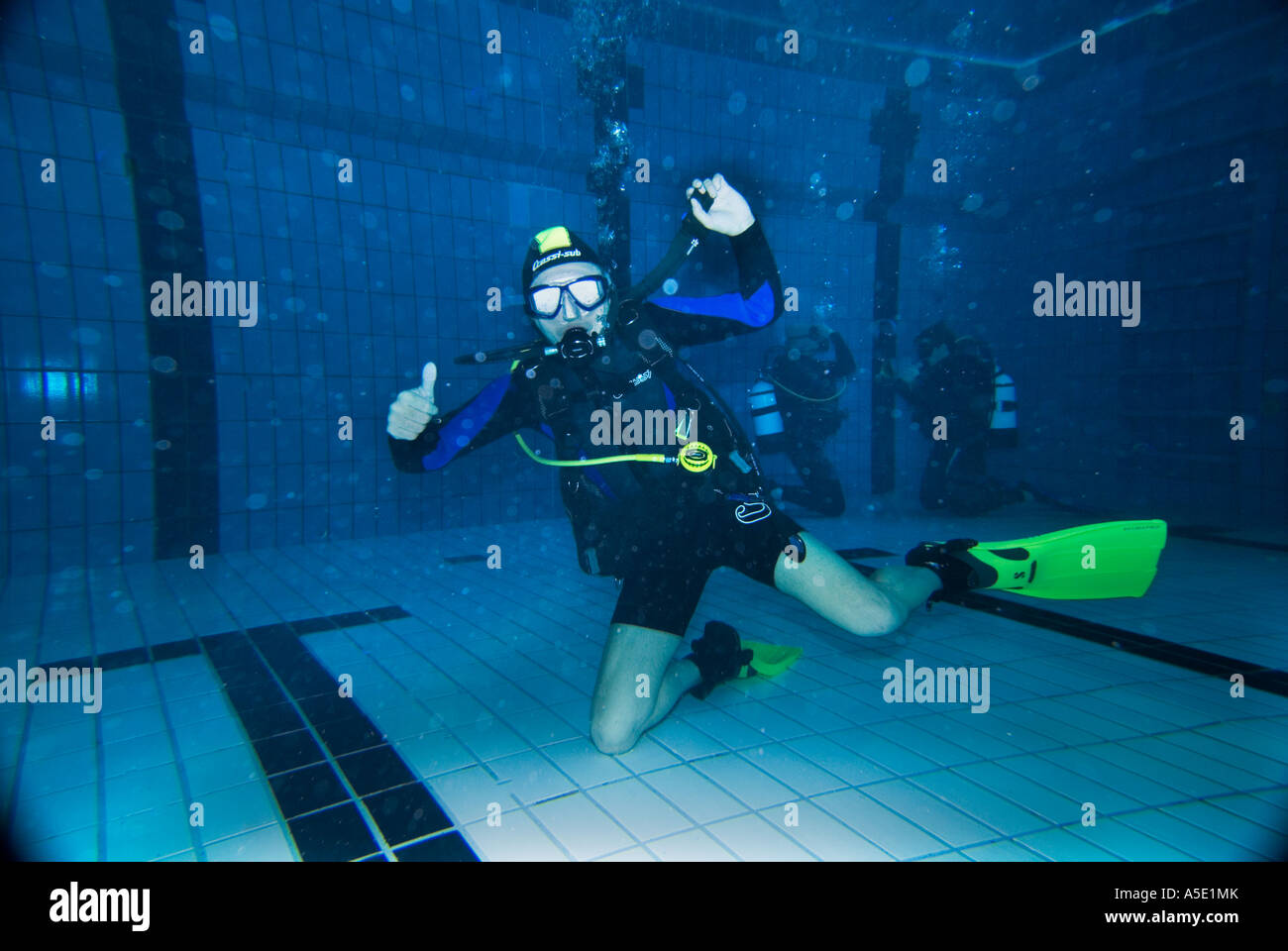 one male scuba diver exercises exercise in indoor swimming pool Stock ...
