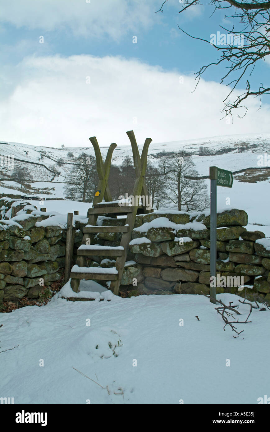 Ladder stile over a dry stone wall hi-res stock photography and images ...
