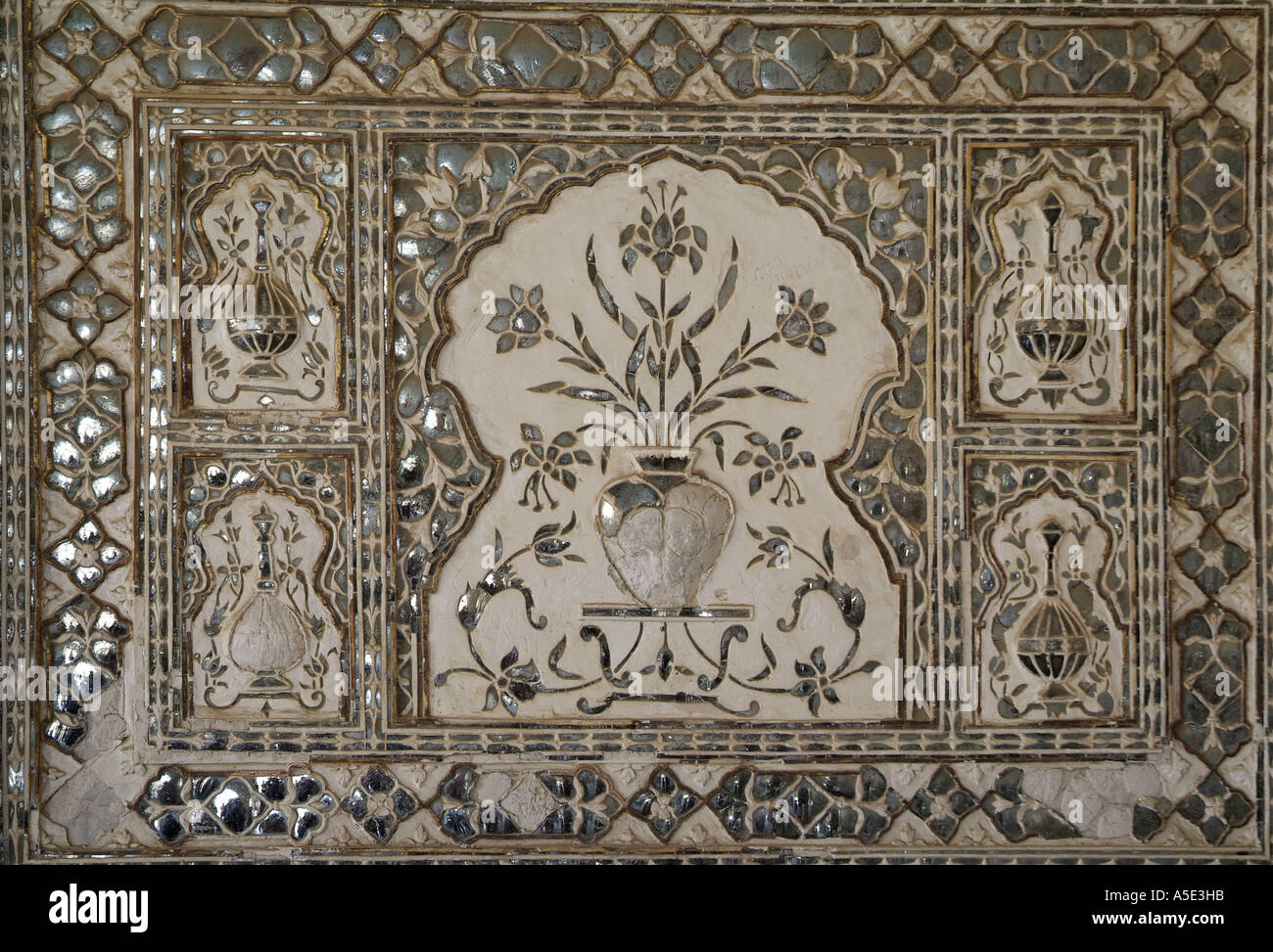 Sheesh mahal hall of mirrors jaipur hi-res stock photography and images ...