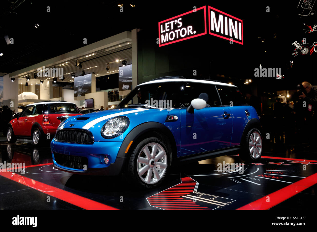Mini cooper sign hi-res stock photography and images - Alamy