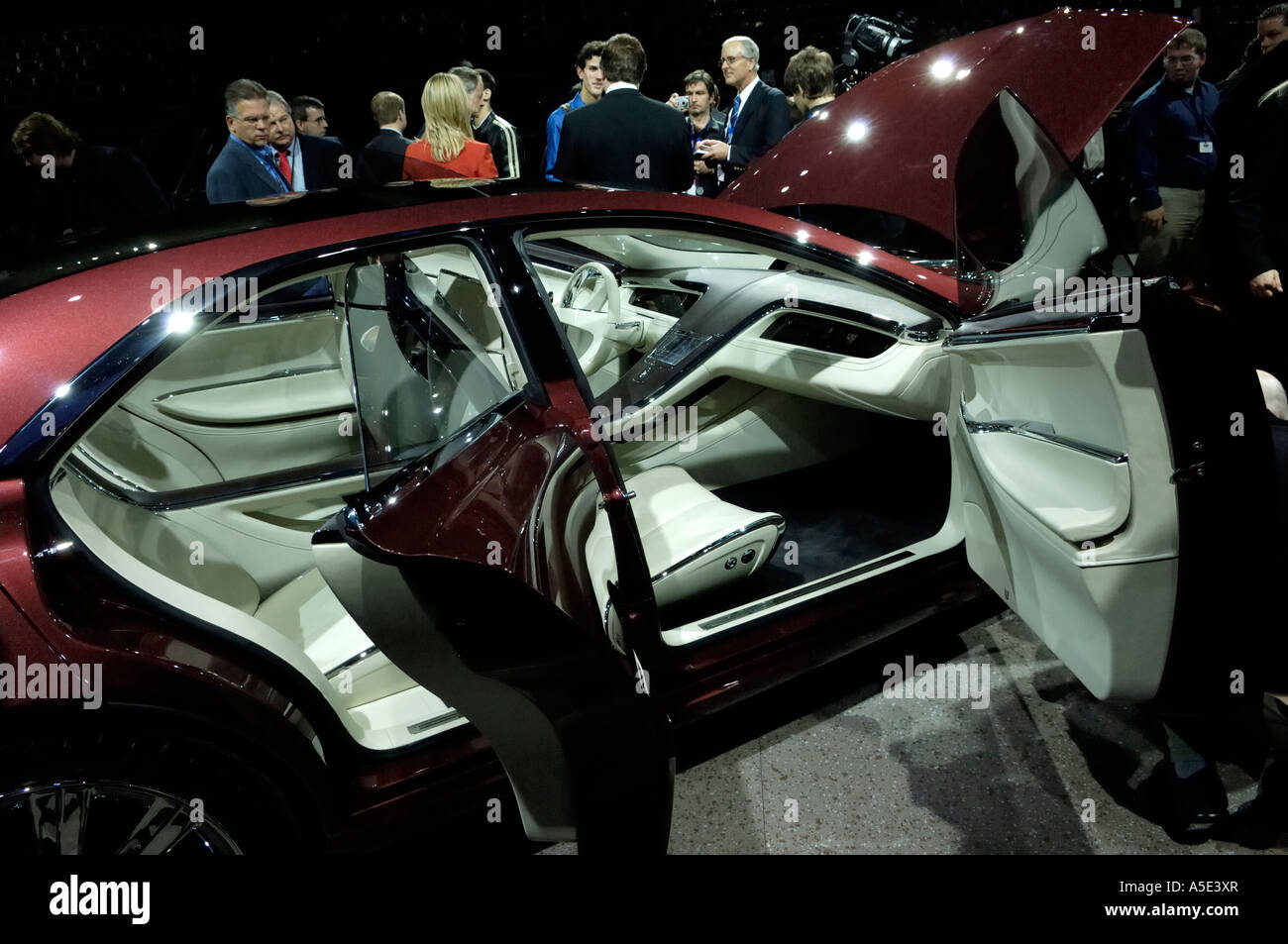 Lincoln MKR concept car at the press introduction at the 2007 North ...