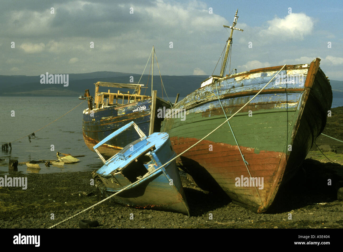 BEACHED BOATS ISLE OF MULL SCOTLAND Stock Photo - Alamy