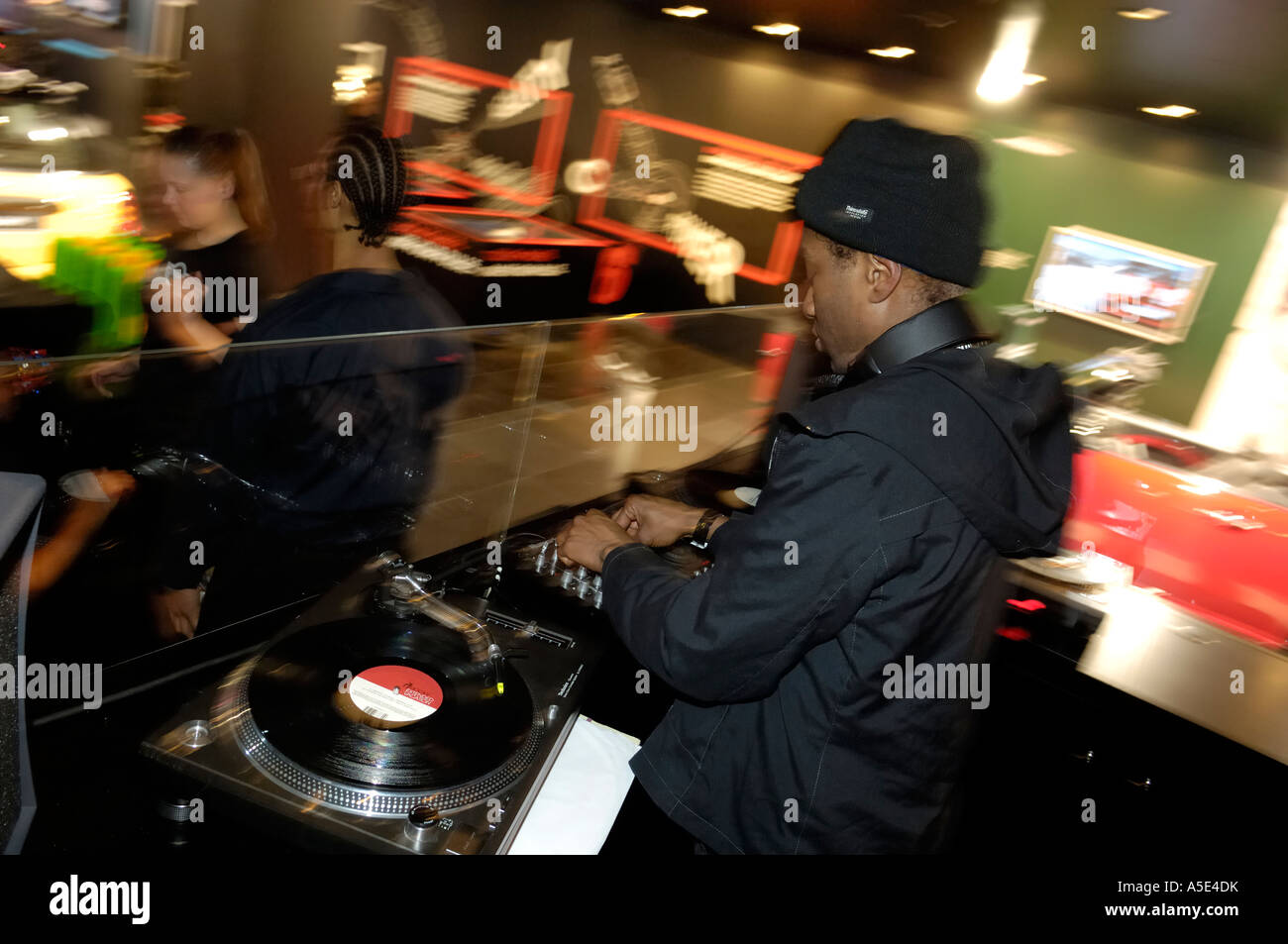 Deejay hi-res stock photography and images - Alamy