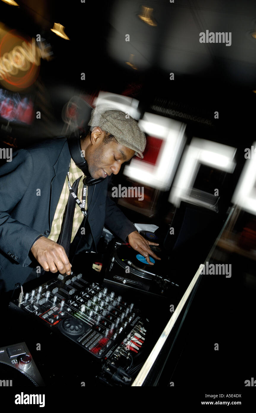 Deejay hi-res stock photography and images - Alamy