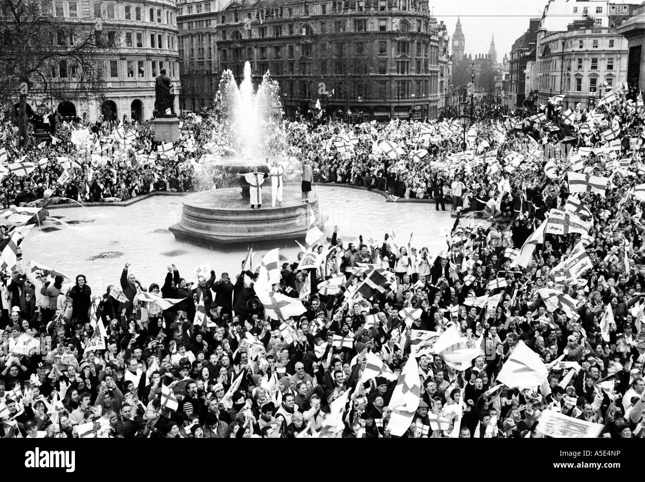 Victory parade, English rugby fans celebrate England Rugby World Cup ...