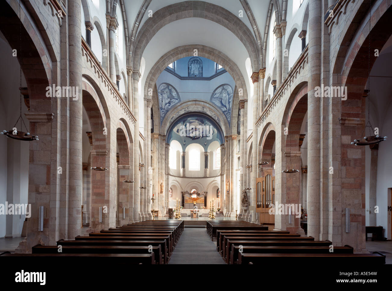 Köln, St. Aposteln, Blick nach Osten Stock Photo - Alamy