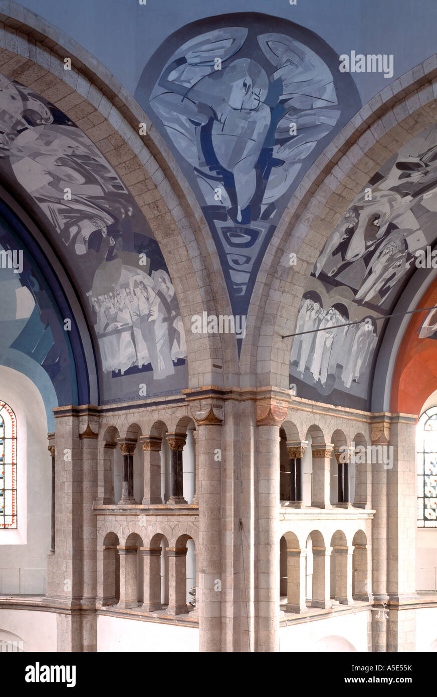 Köln, St. Aposteln, Blick von Nordwesten in die Vierung Stock Photo - Alamy