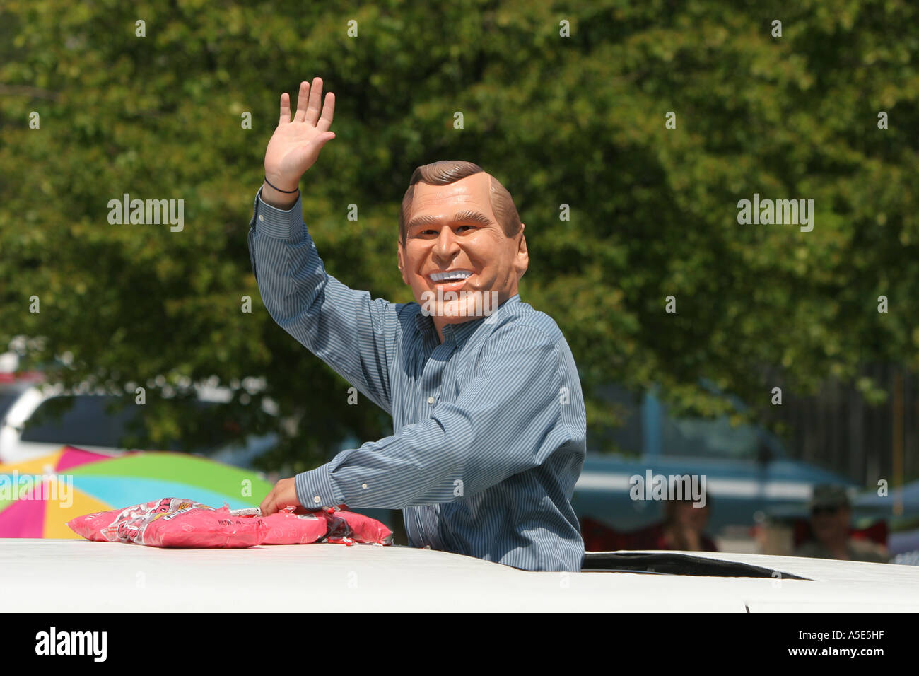 Wearing a george bush mask hi-res stock photography and images - Alamy