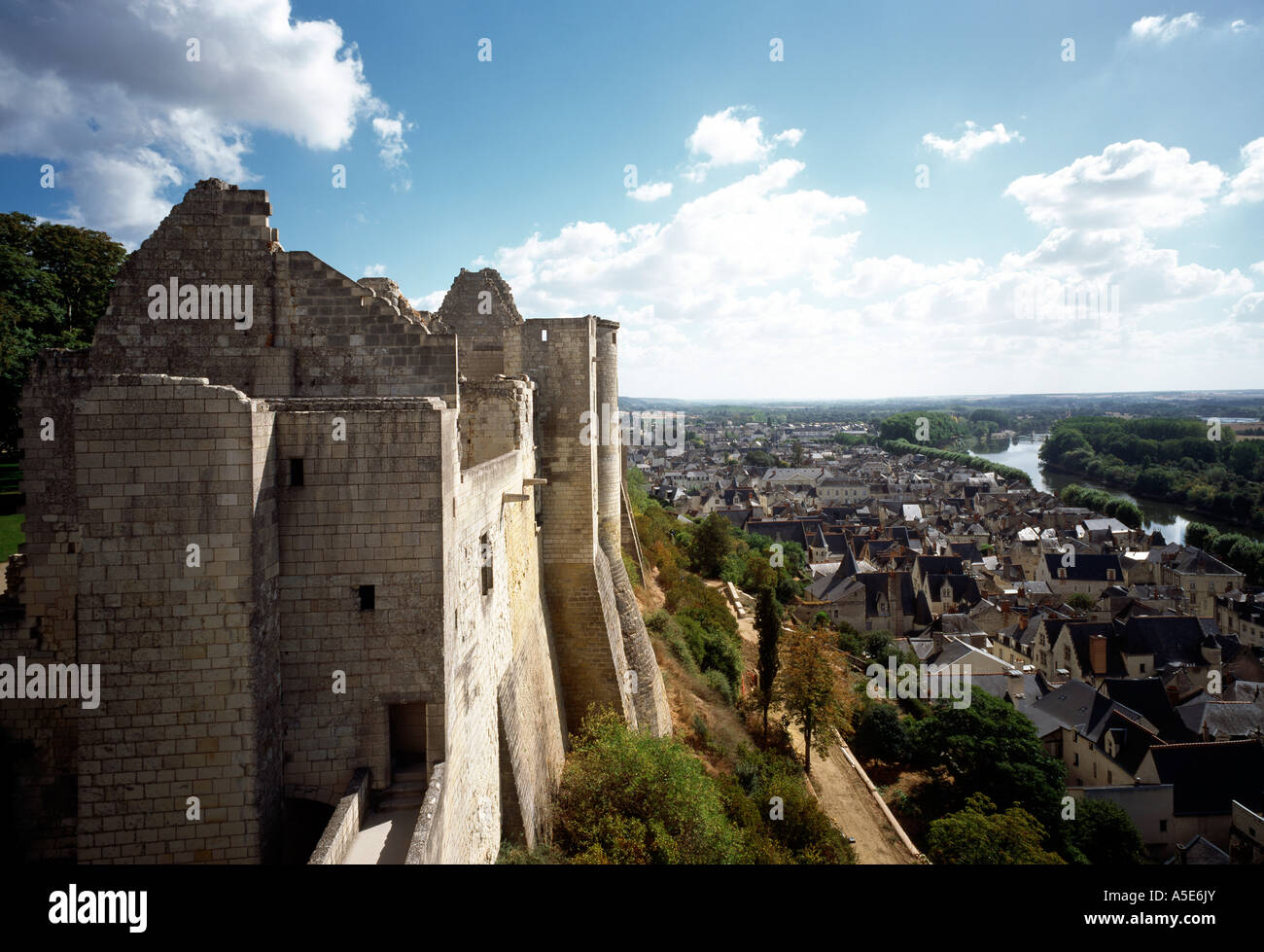 Chinon, Blick vom Schloß auf die Stadt Stock Photo - Alamy