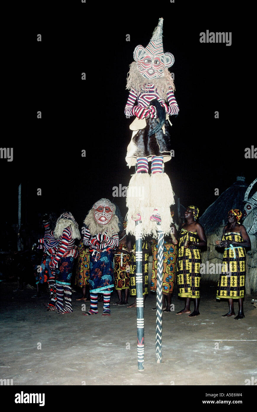 Zambia traditional dance hi-res stock photography and images - Alamy