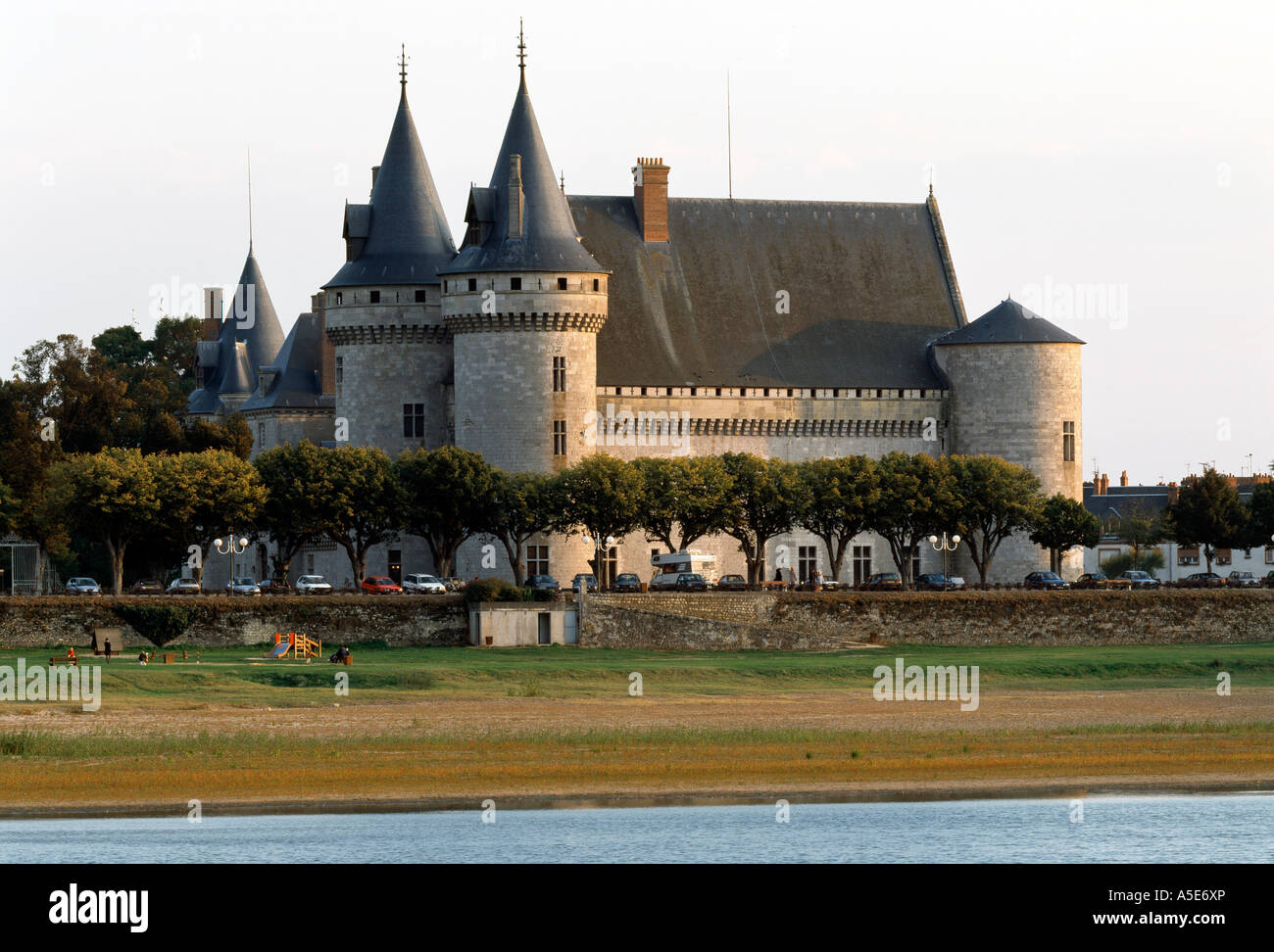 Castillo de sully hi-res stock photography and images - Alamy