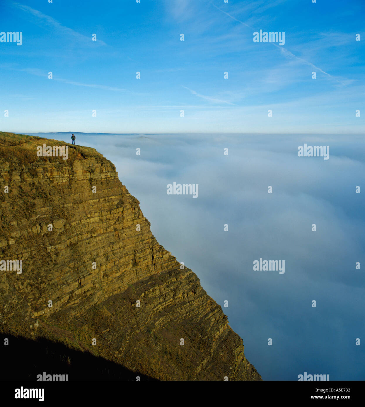 Shaley cliffs of the summit of Mam Tor, near Castleton, Peak District ...