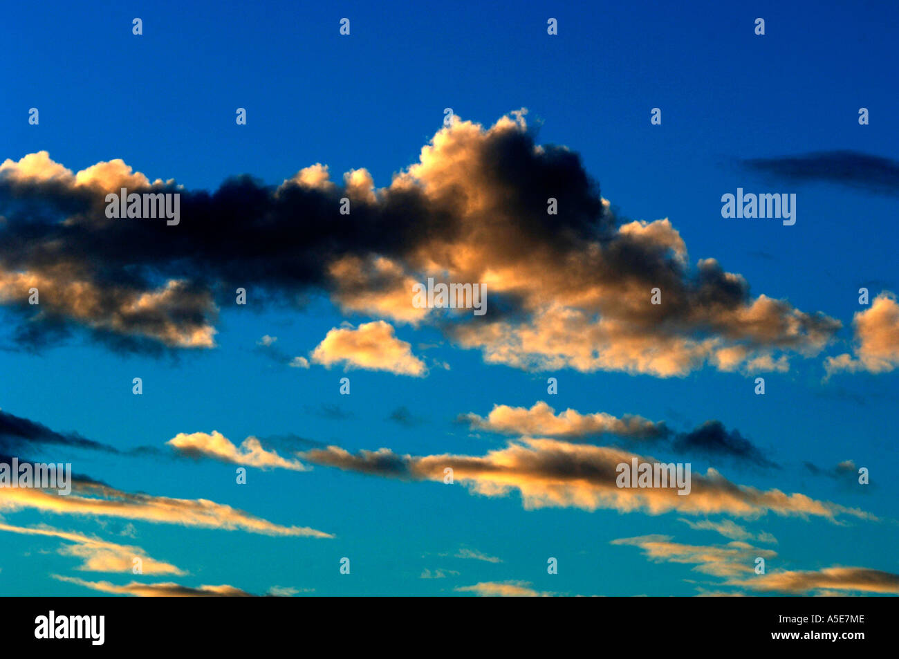 Blue Sky & Distinctive Cloud Formations Stock Photo - Alamy