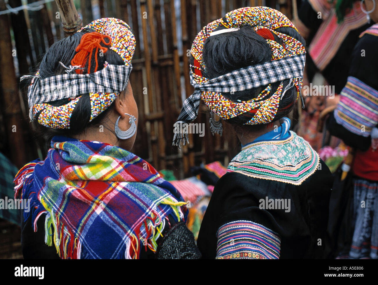 Vietnam traditional dress women hi-res stock photography and images - Alamy