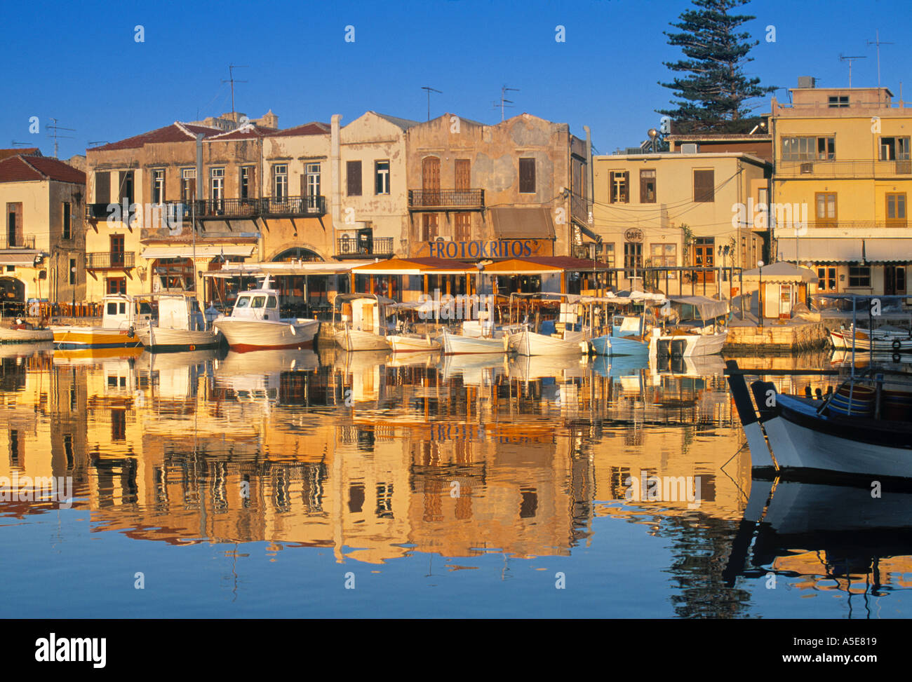 Waterfront rethymnon hi-res stock photography and images - Alamy