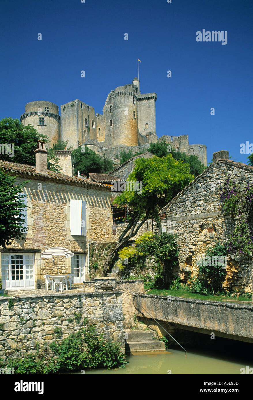 Pyrenees bonaguil castle hi-res stock photography and images - Alamy